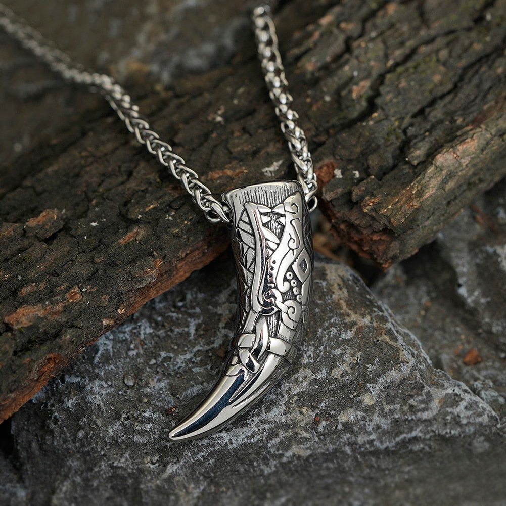 Colar Wolf Fang